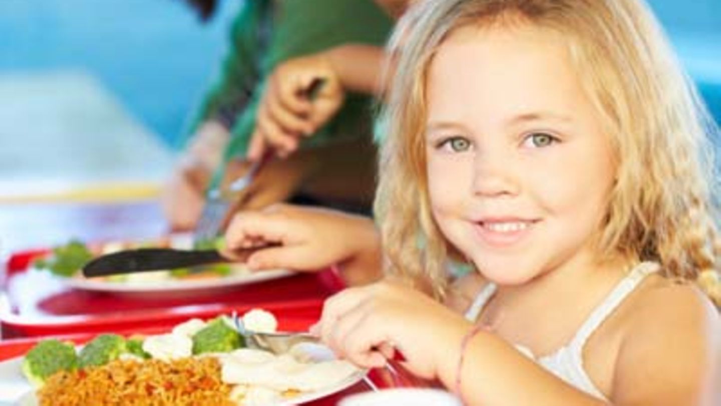 Mittagessen in der Schule: Besucht Ihr Kind mittags die Schulkantine ...