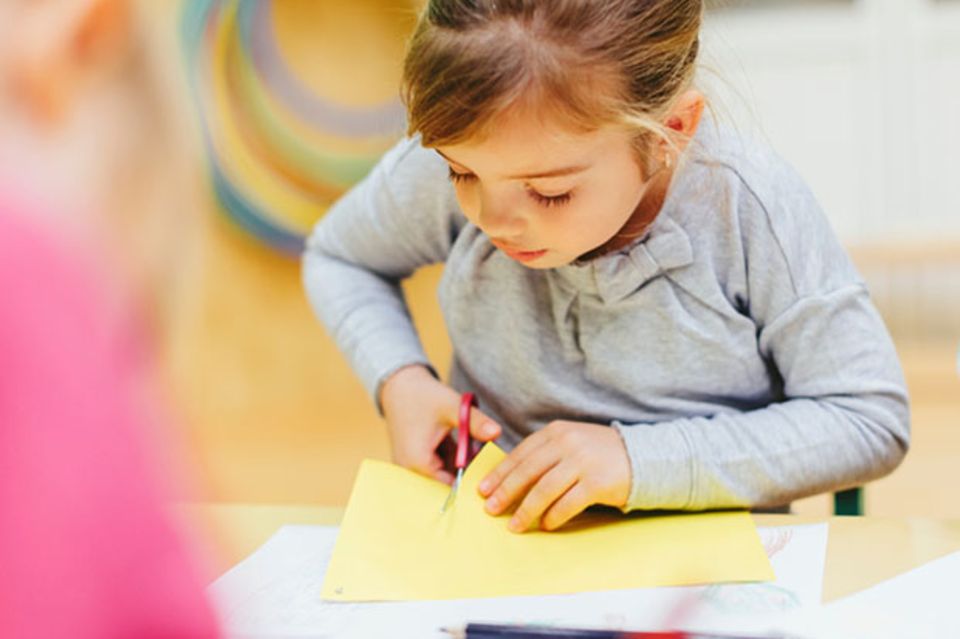 23. Der Umgang mit der Schere | Eltern.de