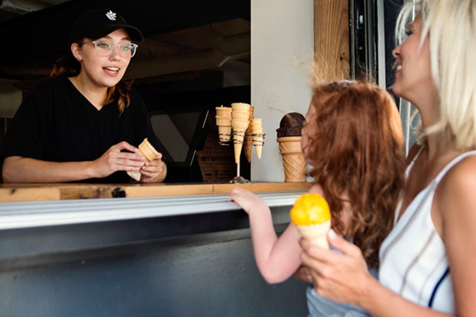 6. Auf andere Menschen zugehen | Eltern.de