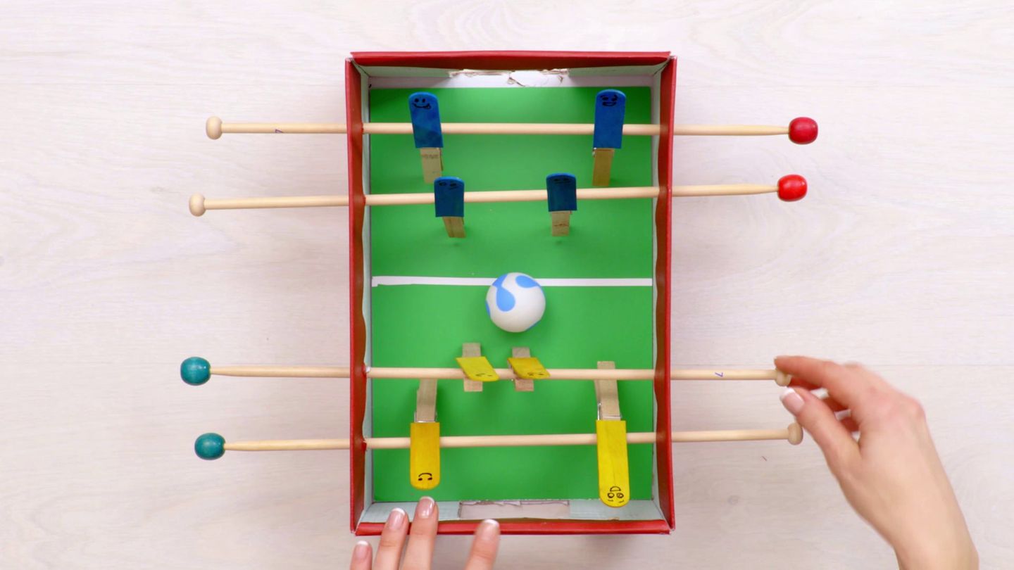 DIY: Schuhkarton-Kicker: Für Fußball-Freunde: Schuhkarton-Kicker ...
