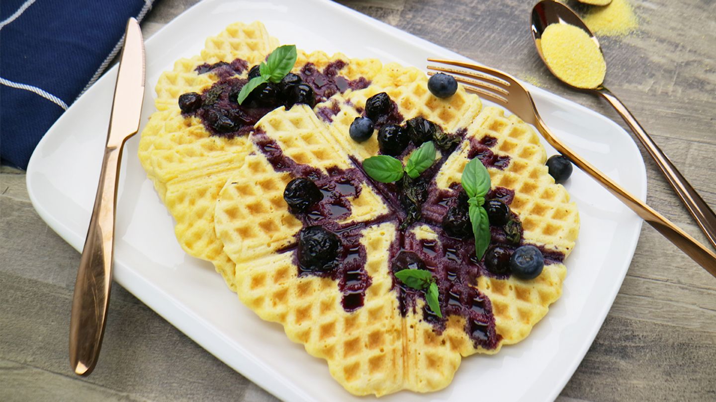 Rezepte: Maiswaffeln mit Blaubeeren | Eltern.de