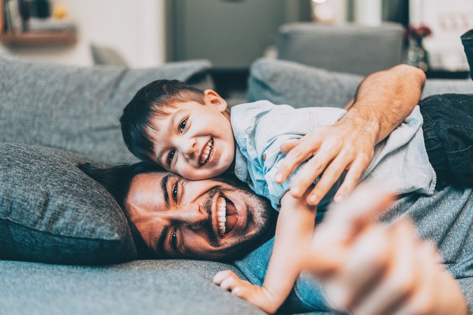Beschäftigungsideen für müde Eltern: So geht Horizontal Parenting ...