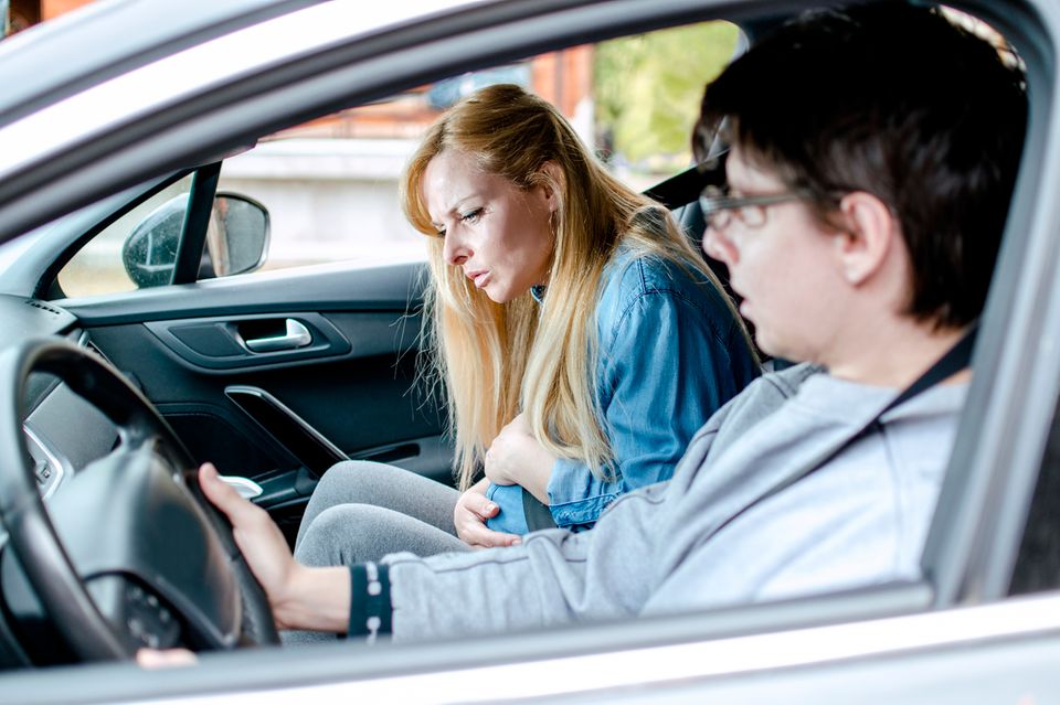 Polizisten werden Geburtshelfer: Diese Frau hat ihr Baby auf der ...