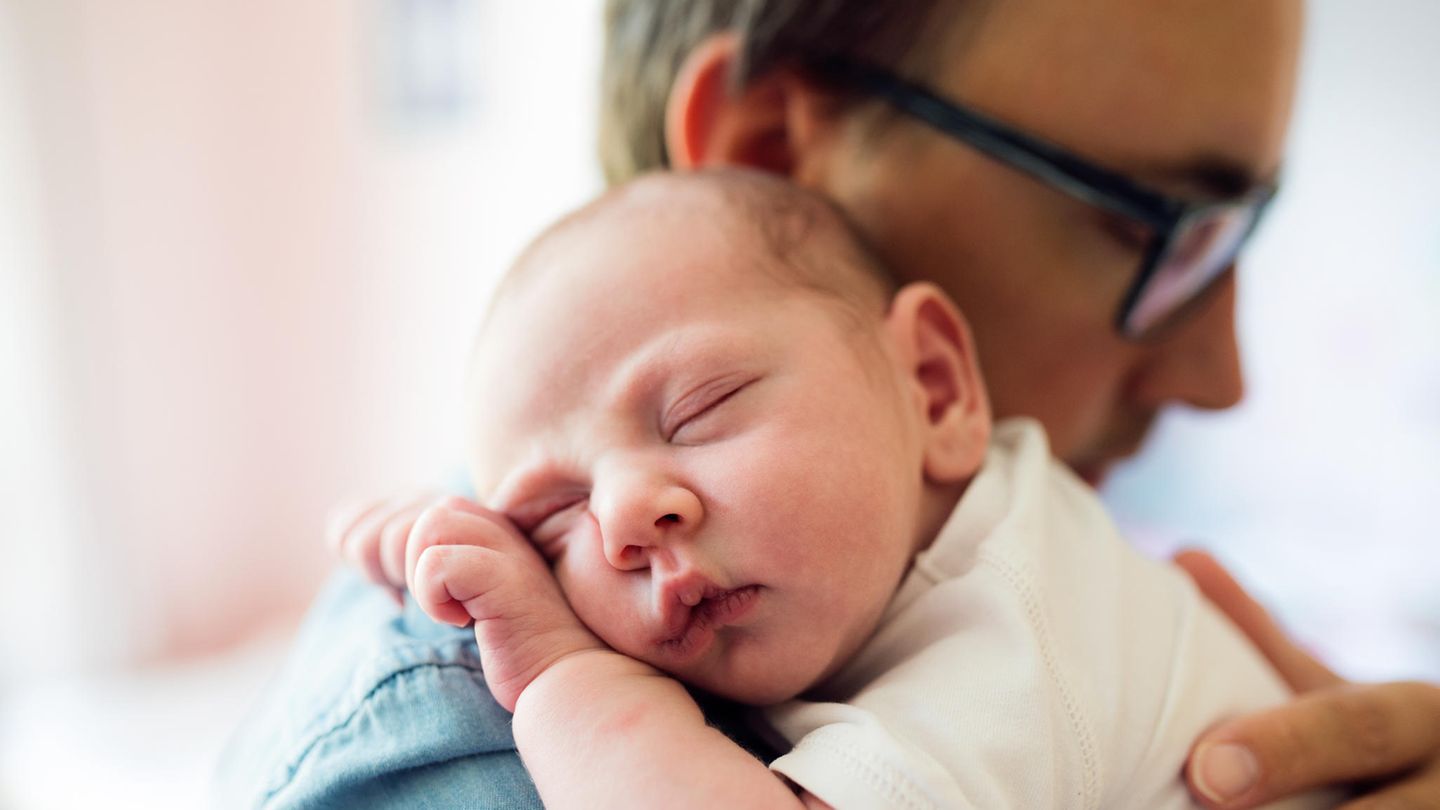 Babys halten & tragen: So haltet ihr eure Kleinsten am sichersten im ...