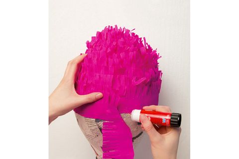 Piñata basteln: Einfache Anleitung aus Pappmaschee | Eltern.de