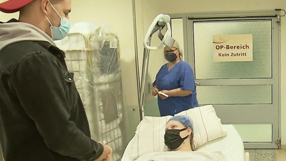 Lavinia Wollny: So war die Kaiserschnitt-Geburt ihres ersten Kindes ... Lavinia Wollny: So war die Kaiserschnitt-Geburt ihres ersten Kindes ...