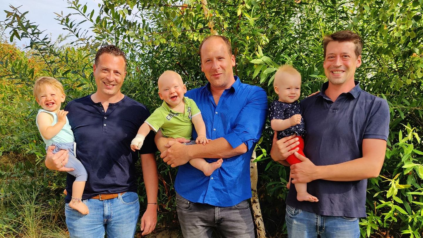 Familienglück: Die Babys dieser drei Brüder sind fast gleich alt ...