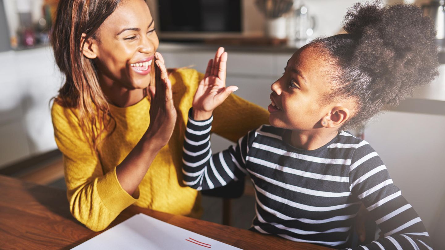 Kinder loben: So geht es richtig | Eltern.de