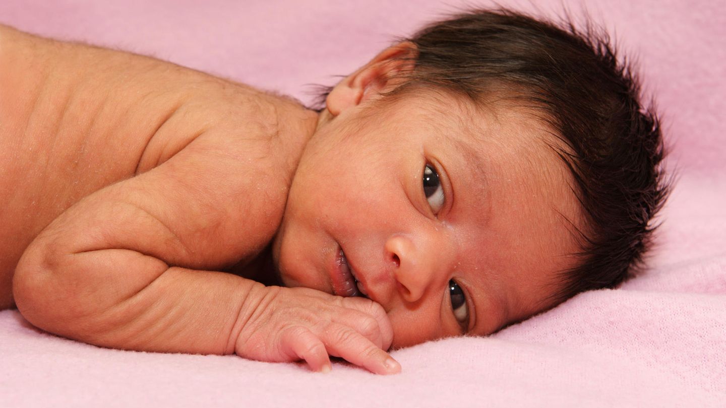 Lanugobehaarung: Der erste Haarflaum deines Babys | Eltern.de