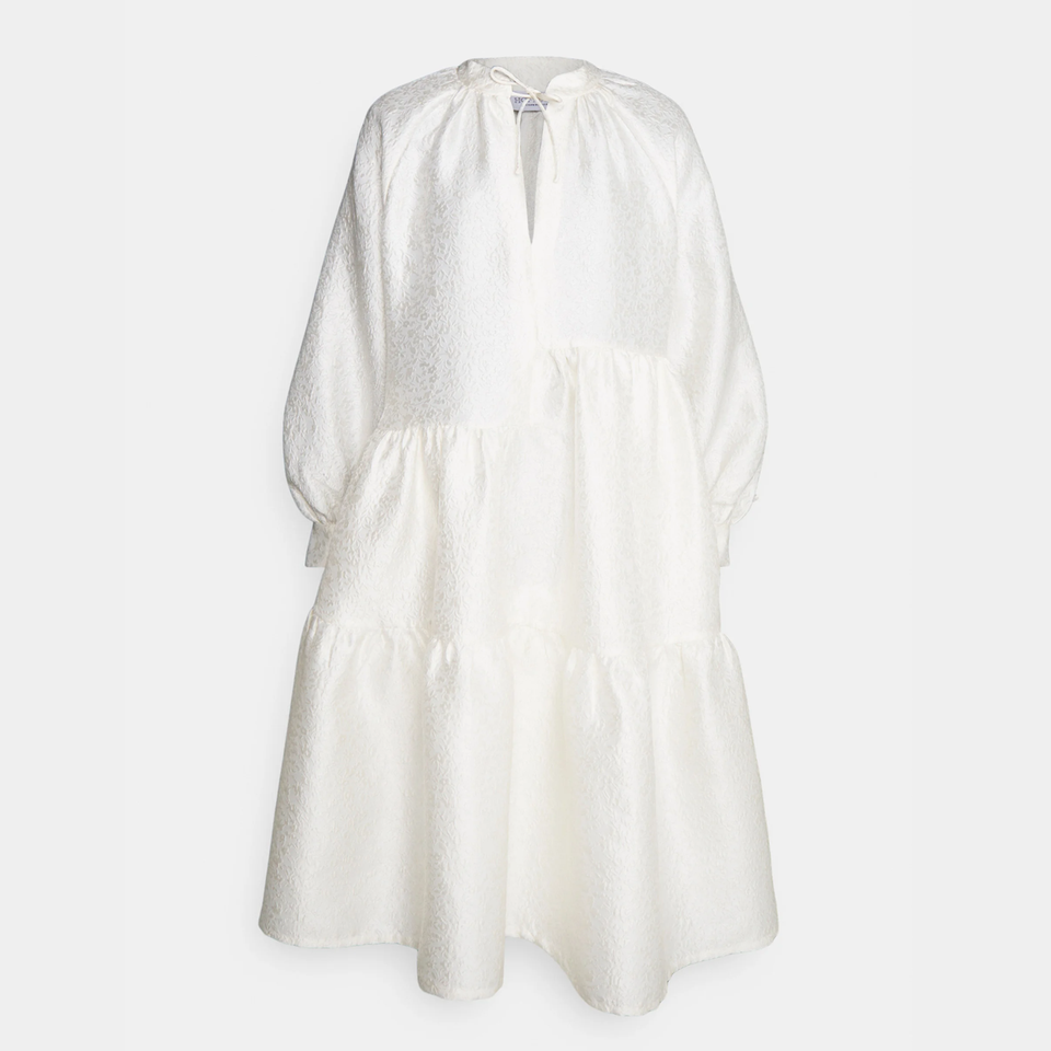 Verspieltes Minikleid in Weiß | Eltern.de