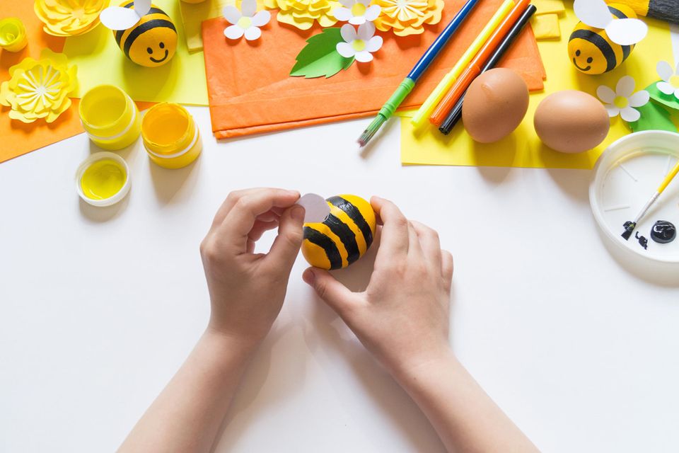 Bienen basteln: 6,5 Ideen und Anleitungen | Eltern.de