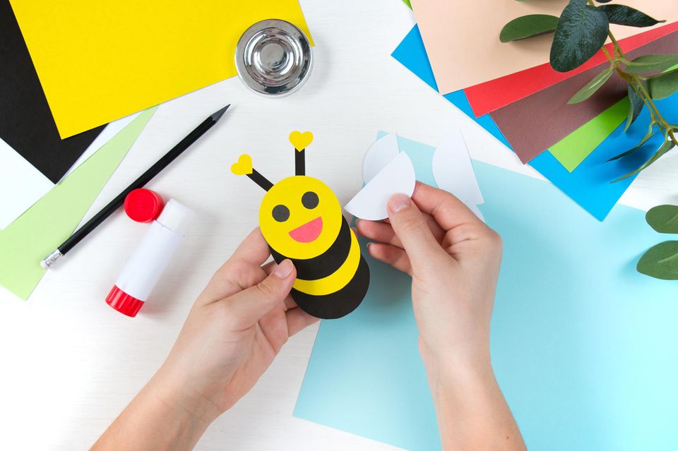 Bienen basteln: 6,5 Ideen und Anleitungen | Eltern.de