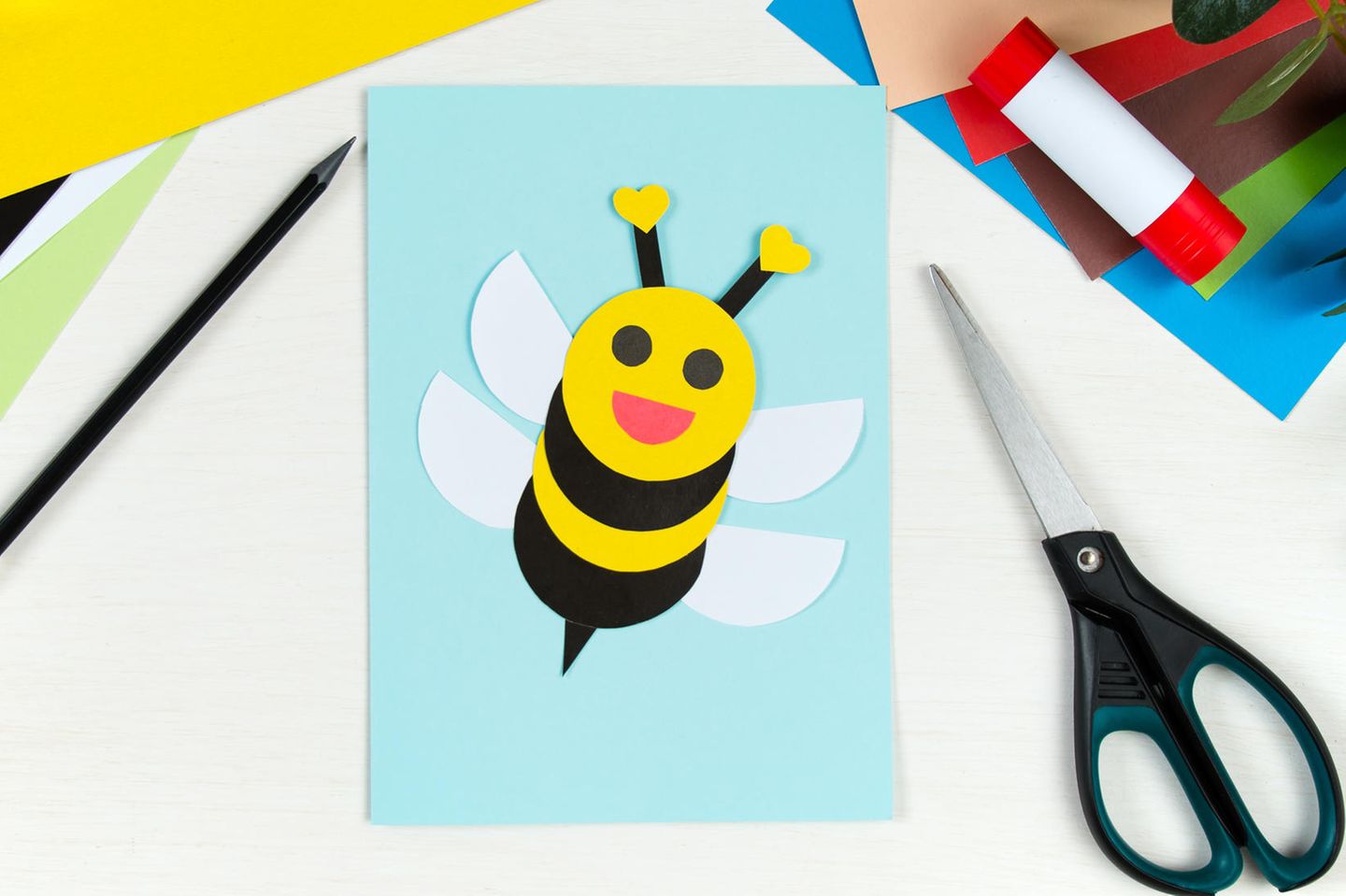 Bienen basteln: 6,5 Ideen und Anleitungen | Eltern.de