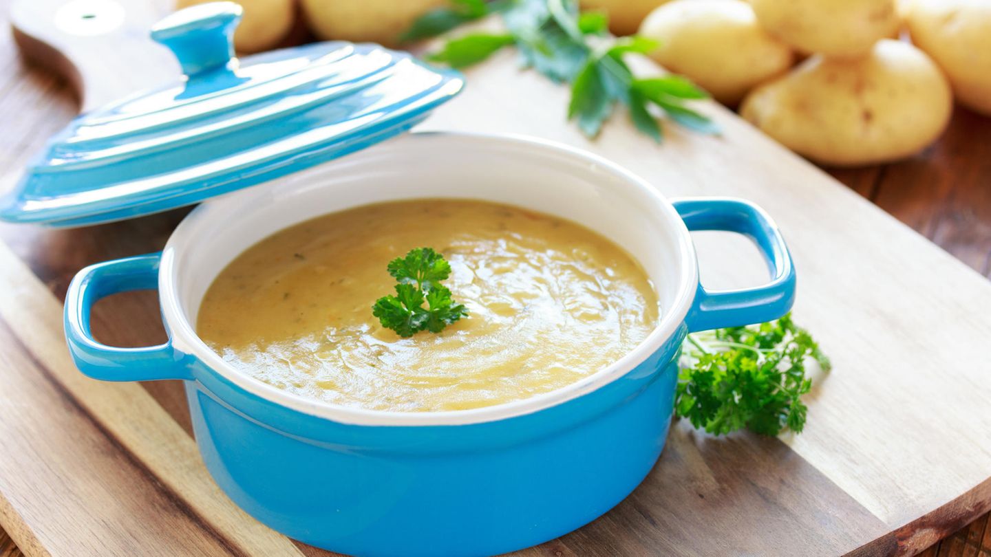 Schnelles Herbstrezept: 3-Zutaten-Kartoffelsuppe für die goldene ...