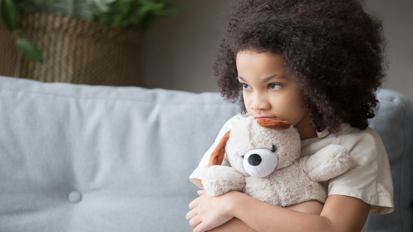 "Hurried Child Syndrome": Was es mit Kindern macht, wenn Hektik den ...