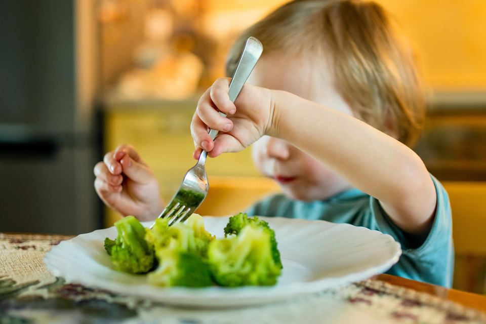 Dennie-Morgan-Falte: Anzeichen für Neurodermitis? | Eltern.de