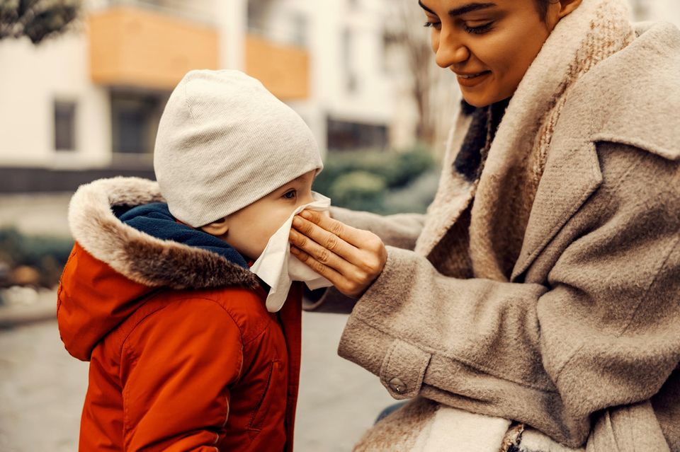Gebe ich mein verschnupftes Kind in die Kita? | Eltern.de