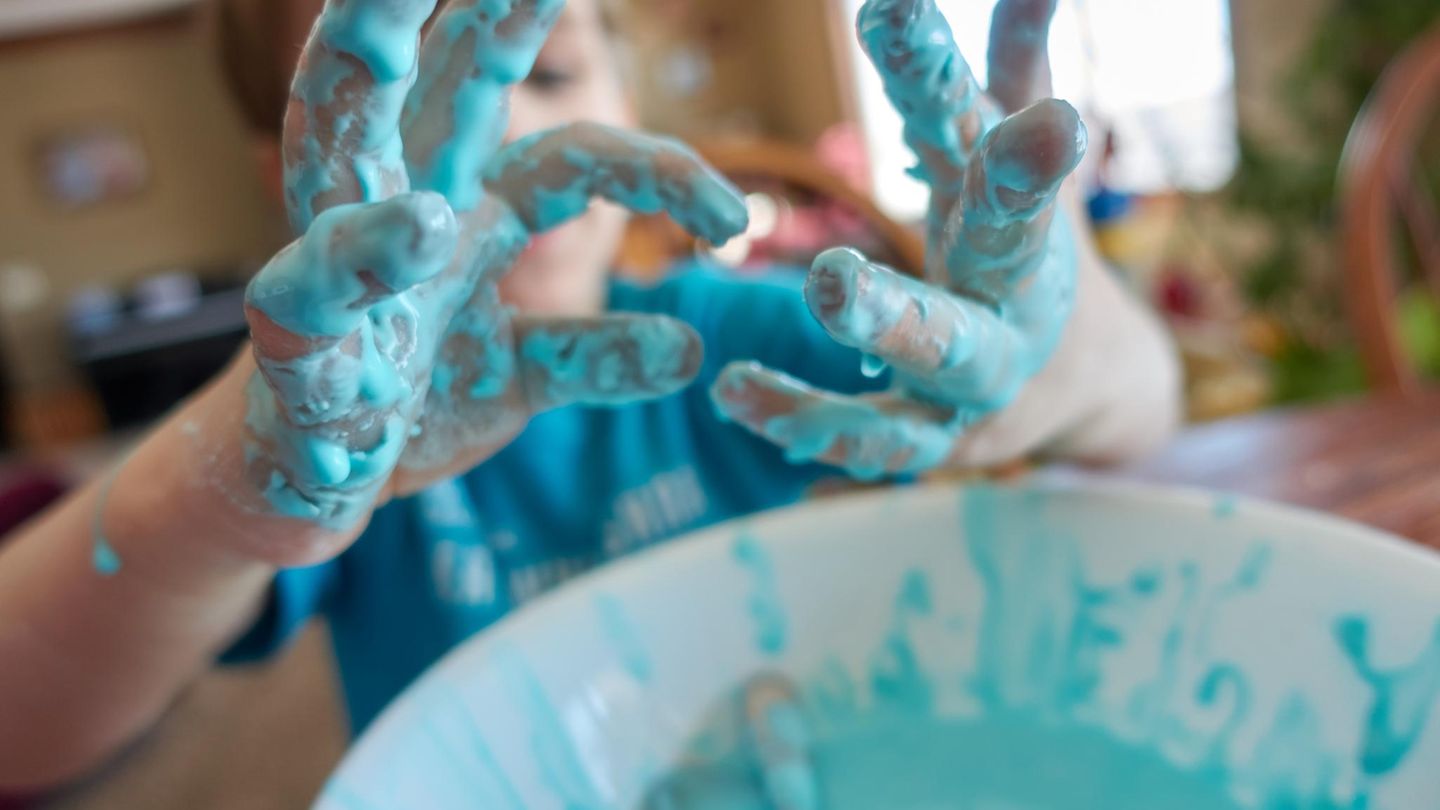 Oobleck-Experiment: 11 Ideen für Kinder | Eltern.de