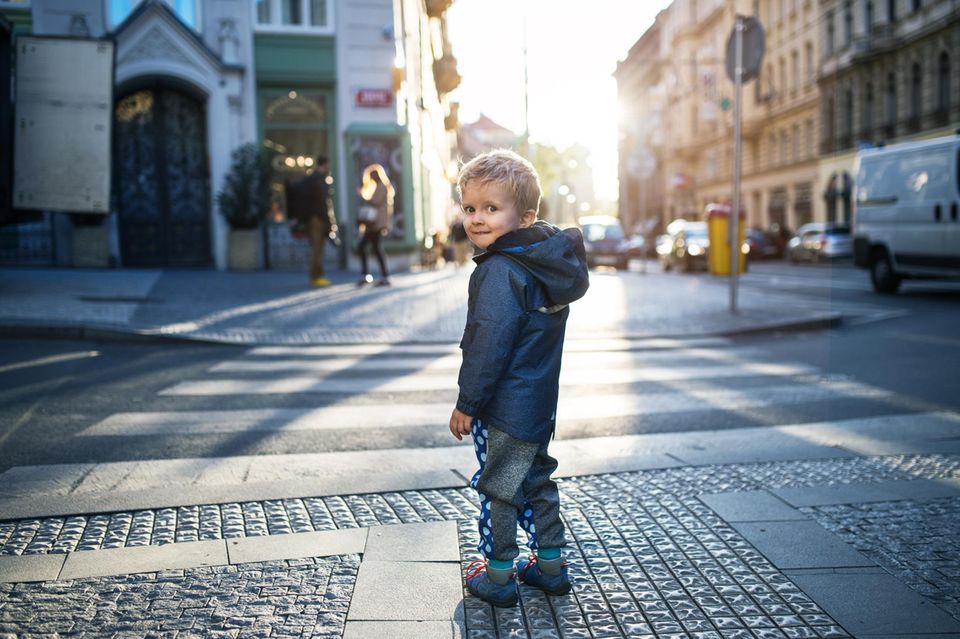 Dürfen Kita-Kinder alleine nach Hause gehen? | Eltern.de